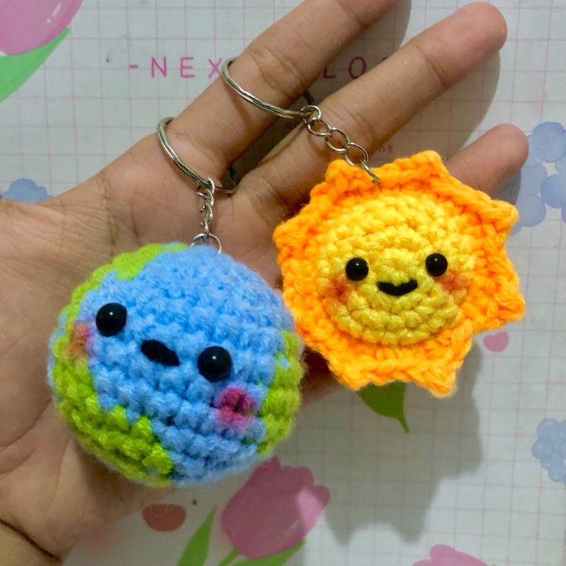 Jual Amigurumi Bumi dan Matahari Gantungan Kunci/gift/harga pelajar ...
