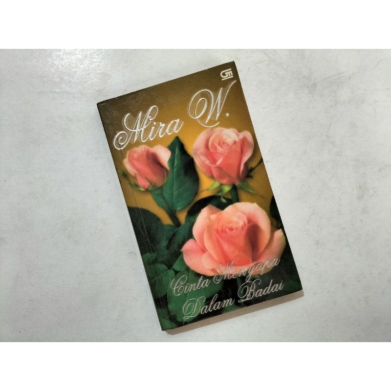 Jual Novel Cinta Menyapa dalam Badai, karya Mira W | Shopee Indonesia