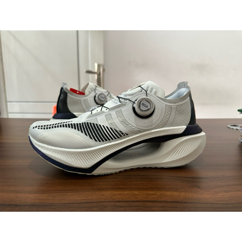 Jual Sepatu Running Lining Shadow2 Size 43 2/3 (US10) Sepatu Lari ...