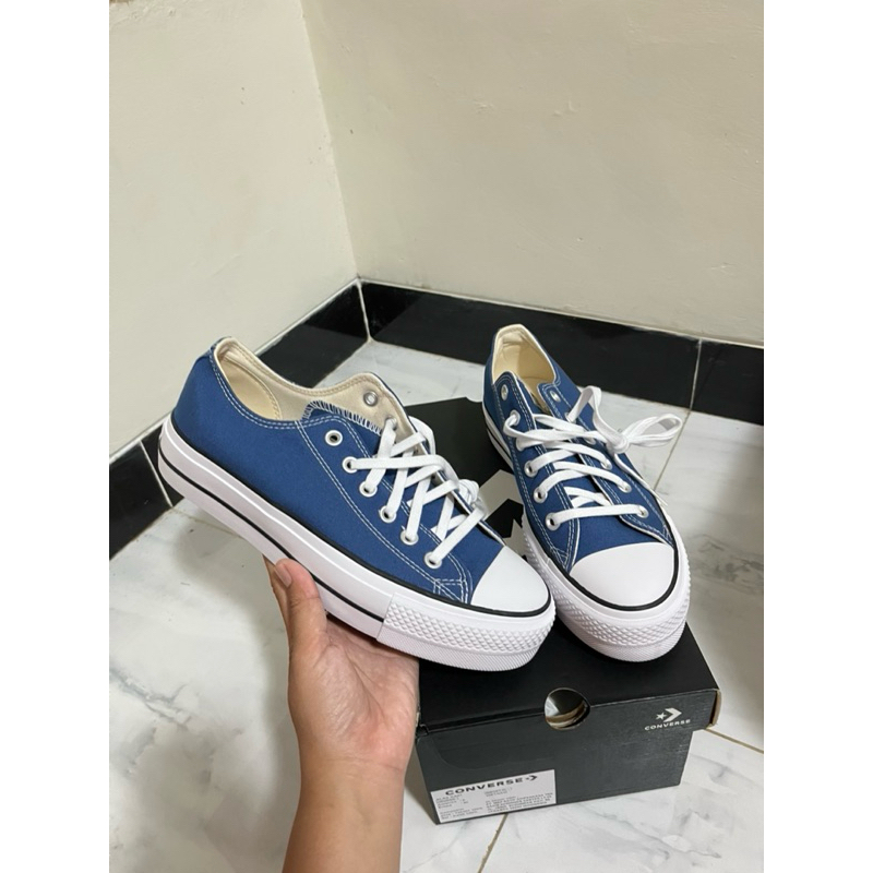 Jual Sepatu Converse women Ukuran 38-40 insole tebal low biru sale 70% ...