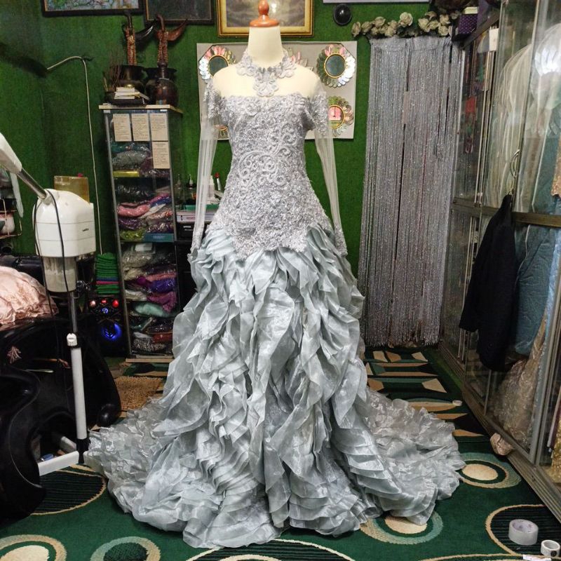 Jual gaun pengantin silver Ld 90 ️ preloved ️ thrift pl | Shopee Indonesia