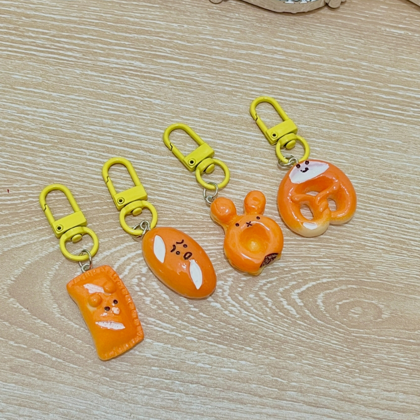 Jual Gantungan Kunci resin Roti Apple Pie pretzel / Bag charm resin ...
