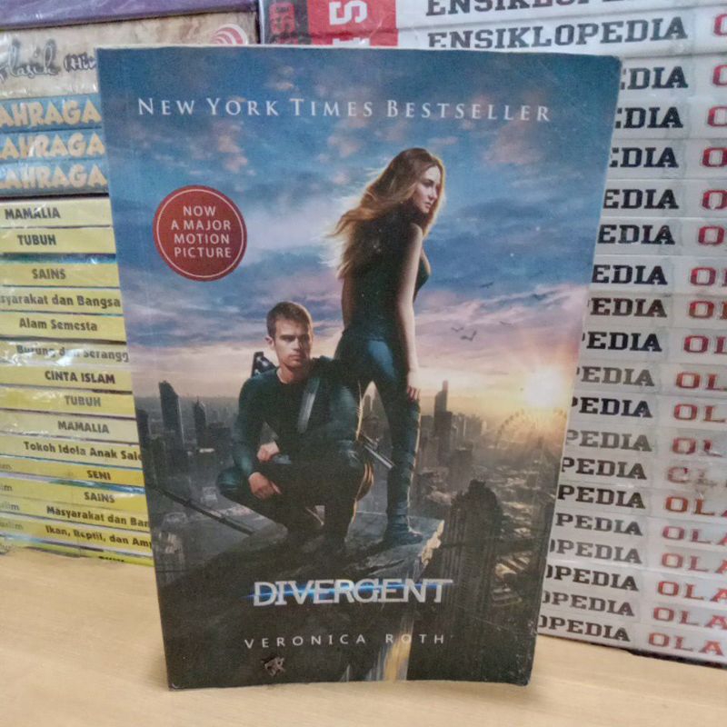 Jual Buku Novel Original DIVERGENT VERONICA ROTH | Shopee Indonesia