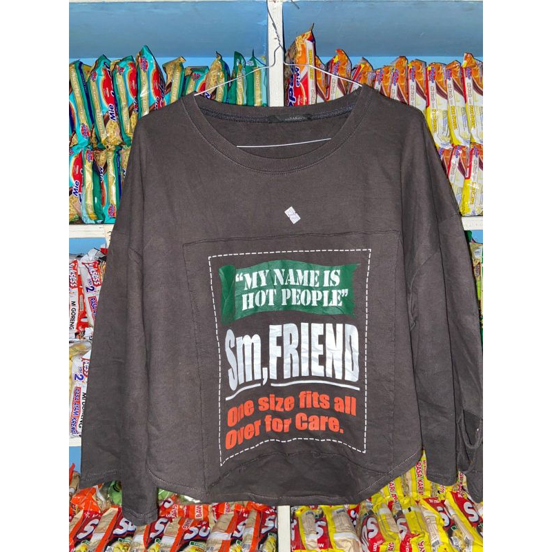 Jual PRELOVED BAJU BAHAN TEBAL BANGET DI TANGAN ADA MODEL BOLONG BOLONG ...