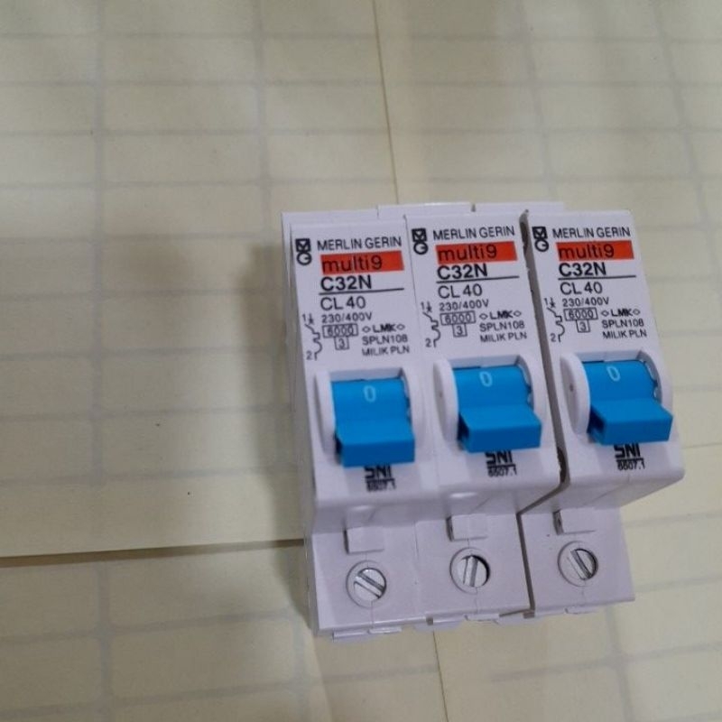 Jual mcb merlin gerin biru 40A | Shopee Indonesia
