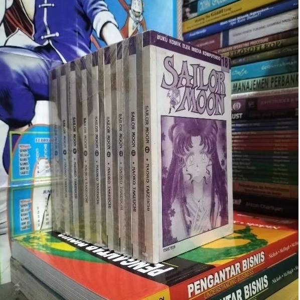 Jual KOMIK SAILOR MOON 1-18 TAMAT.BY.NAOKO TAKEUCHI | Shopee Indonesia