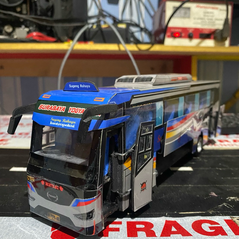 Jual Miniatur Bis Sugeng Rahayu DC3 full lampuan | Shopee Indonesia