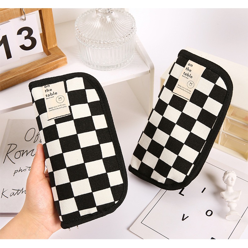 Jual NEW!!! Tempat Pensil Besar Kanvas/Kotak pensil kotak-kotak hitam ...