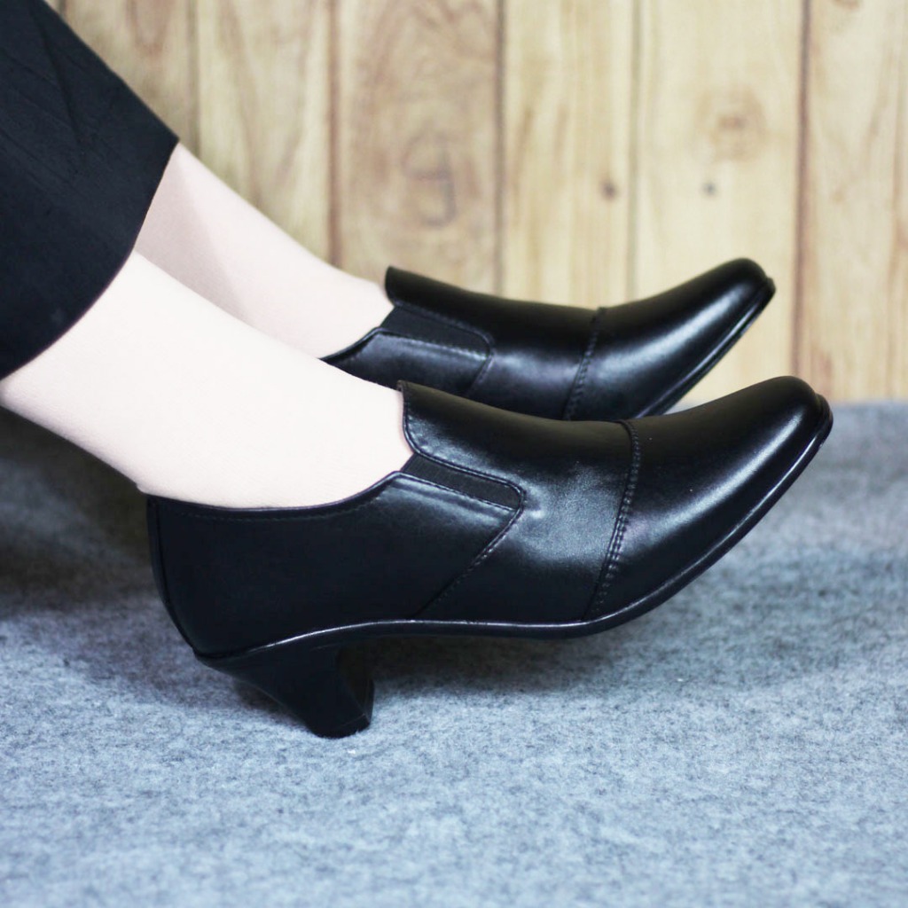 Jual Lika - Sepatu Pantofel Big Size Wanita Heels 5cm Hitam Kerja ...
