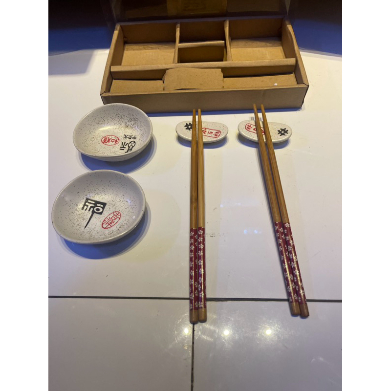 Jual sumpit set beserta dua piring kecil dan tempat sumpit | Shopee ...