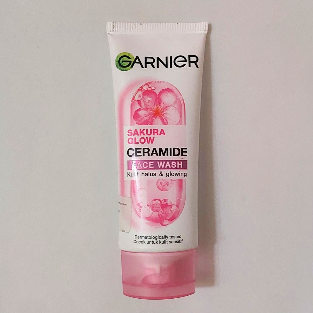 Jual Garnier Sabun Muka Sakura Glow Ceramide Face Wash 100mL | Shopee ...