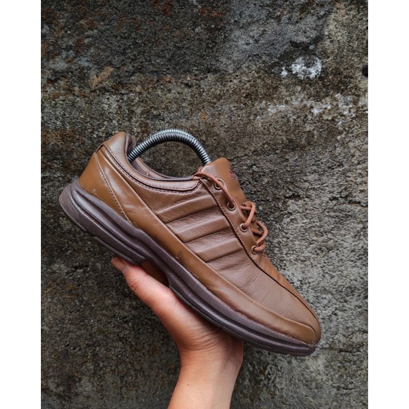 Jual sepatu second branded Adidas uk 41 | Shopee Indonesia