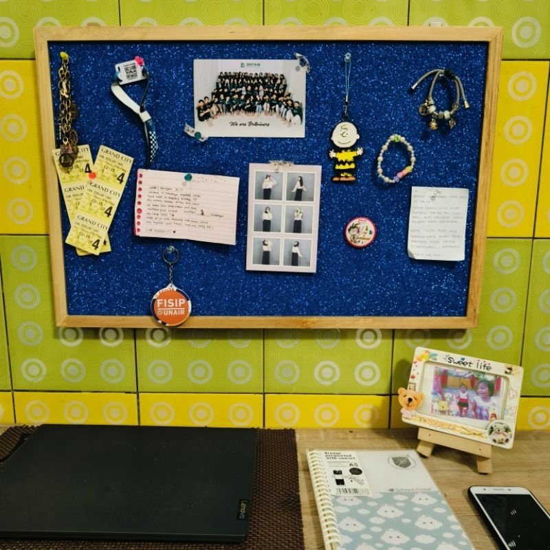 Jual Papan Gabus Warna Hologram Ukuran 40x60CM Untuk Tempel Catatan ...