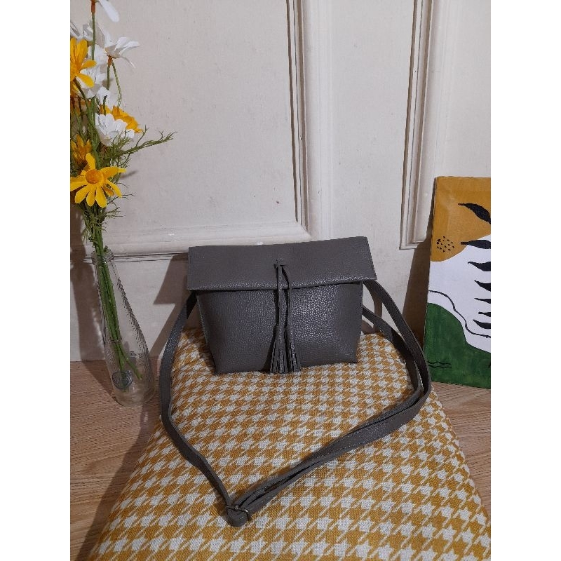 Jual tas sling pl tas preloved tas second import | Shopee Indonesia