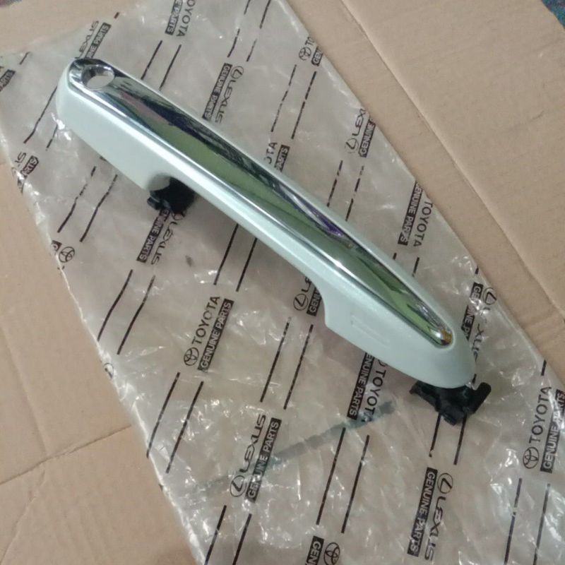 Jual Hendle pintu bagian luar,depan kanan supir,,, mobil Toyota Innova ...