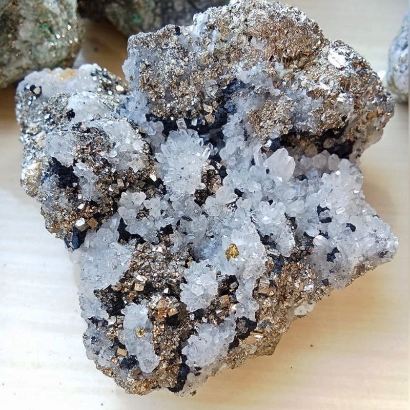 Jual Natural Bongkahan Batu Pyrite Quartz 1 kg - sugih stone | Shopee ...