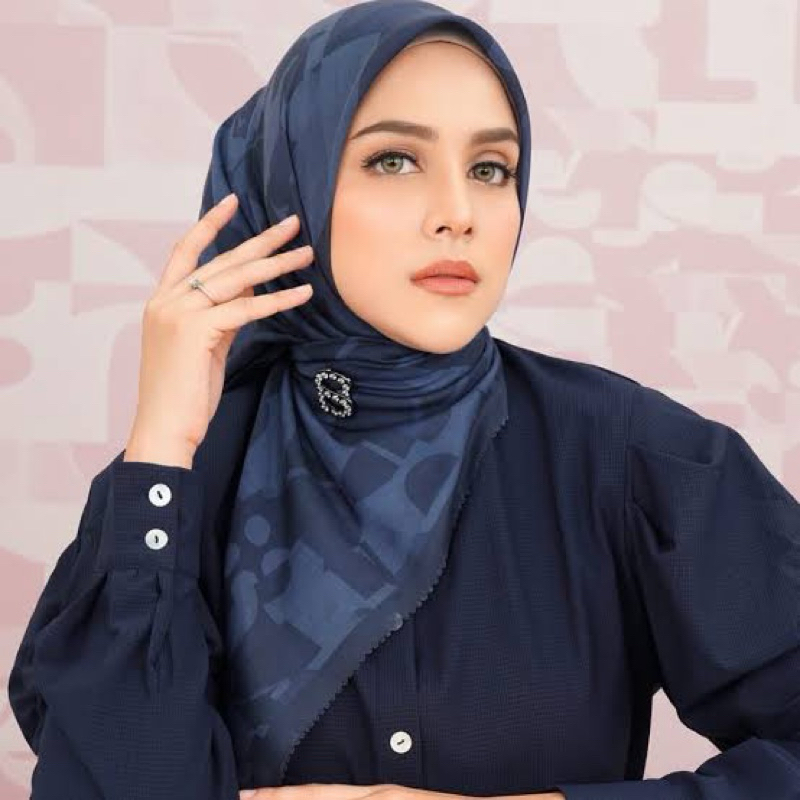 Jual PRELOVED Buttonscarves Cut and Paste Series (Navy) | Shopee Indonesia