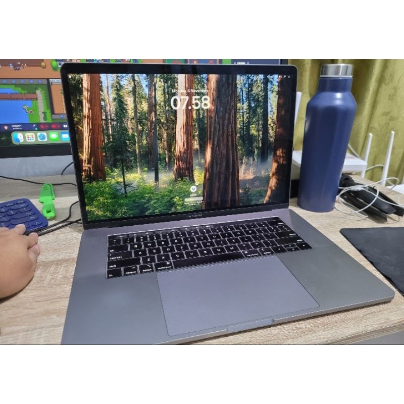Jual macbook pro 15 inch touchbar sequoia ram 16 GB core i7 ssd 256 ...