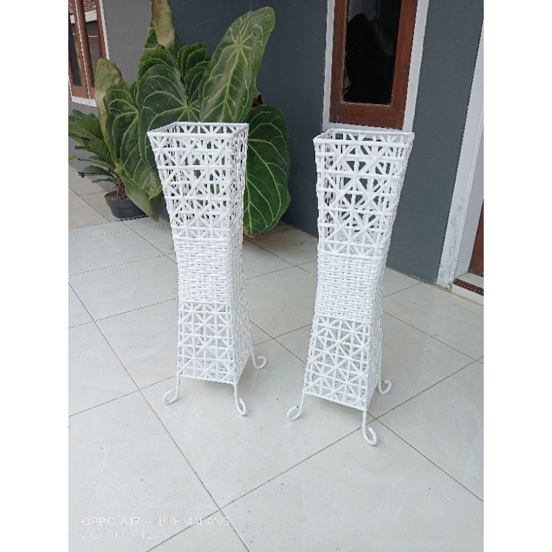Jual BRF - TERBARU VAS BUNGA / ANYAMAN ROTAN /TEMPAT PAYUNG ANYAMAN ...