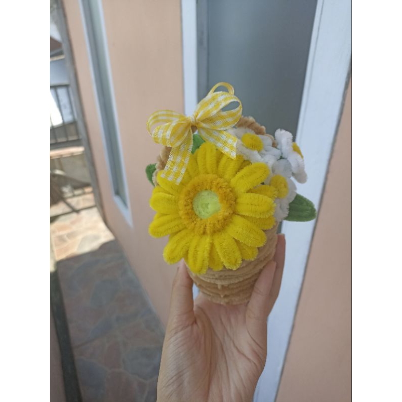 Jual Bunga Gerbera kuning mix daisy kawat bulu / pipe cleaner | Shopee ...