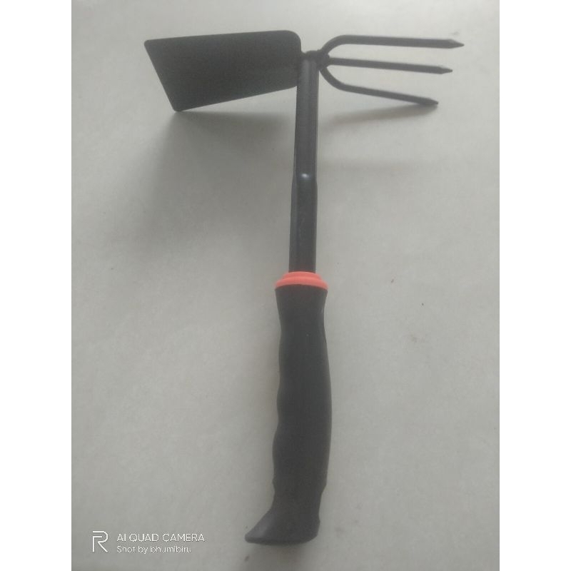 Jual Cangkul dan garukan rumput peralatan berkebun gagang karet ...