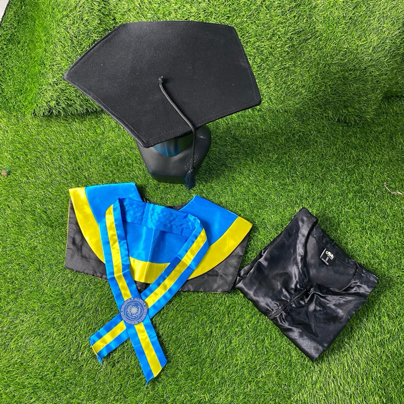 Jual Perlengkapan wisuda / baju toga wisuda Makassar / Baju toga ...