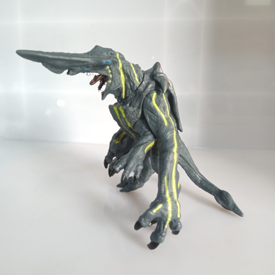 Jual Pacific Rim Kaiju Knifehead Monster Kaiju Trespasser Axe Head Jeager Pvc Action Figure ...
