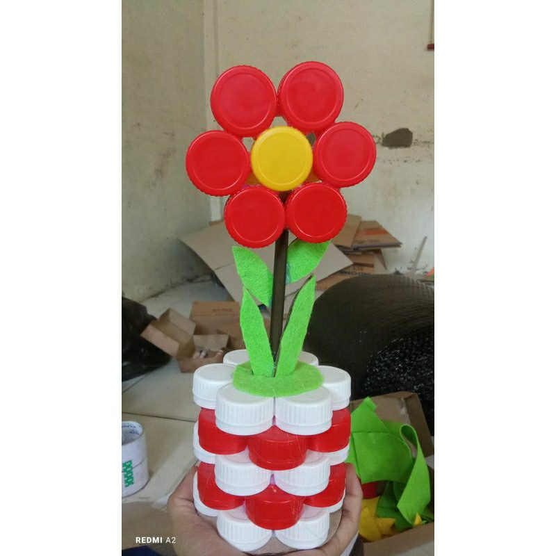Jual Vas Bunga dan Bunga dari Tutup Botol / Bunga dan Vas Bunga dari ...