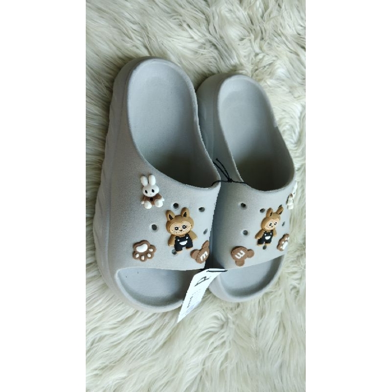 Jual SANDAL WANITA LABUBU VIRAL TERBARU//SANDAL SLOP CEWEK LABUBU ...