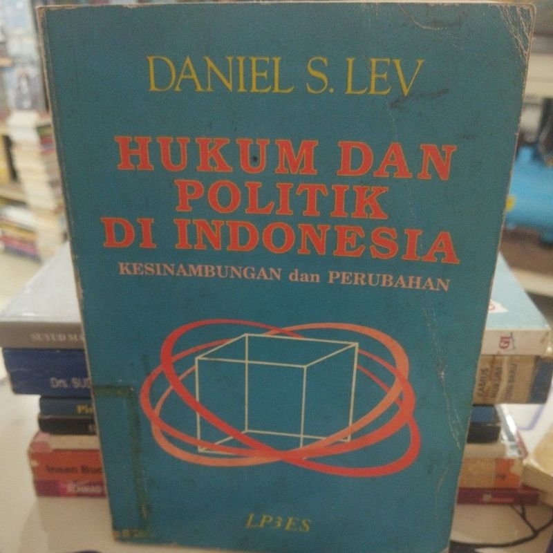 Jual Asli Bekas - Hukum Dan Politik Di Indonesia Kesinambungan Dan ...