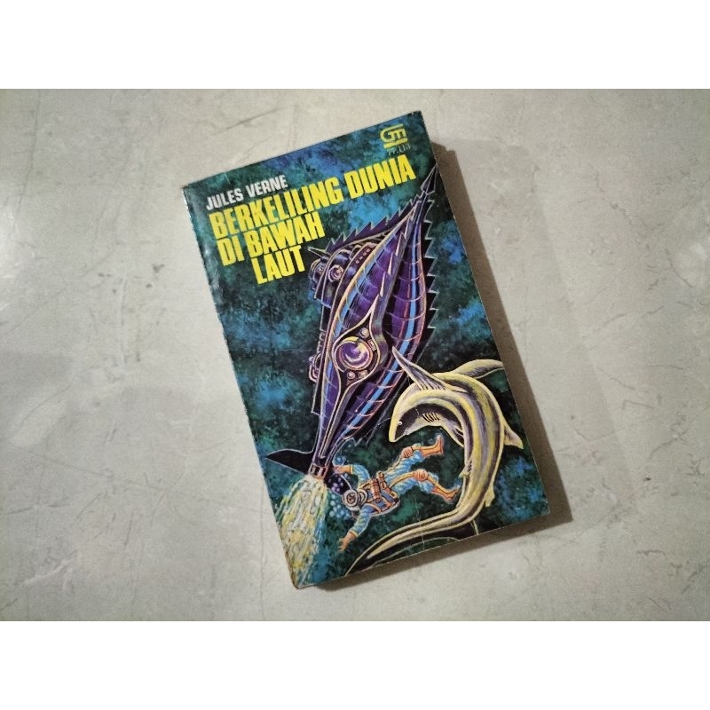 Jual Novel Remaja Saduran Berkeliling Dunia Di Bawah Laut, karya Jules ...