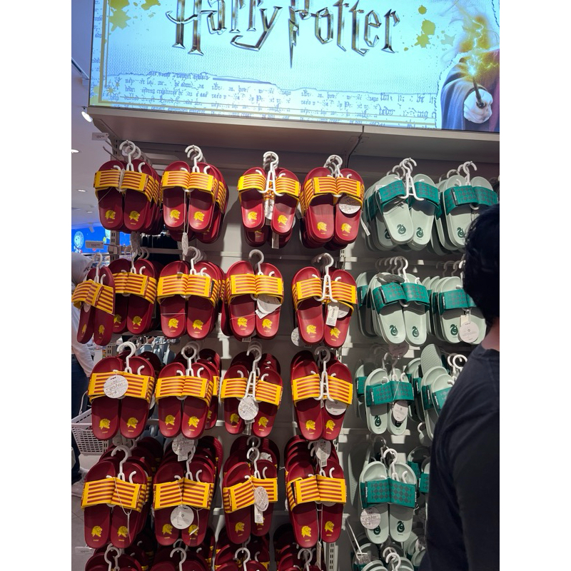 Jual Miniso X Harry Potter Sandal Griffindor Hupplepuff Slytherin ...