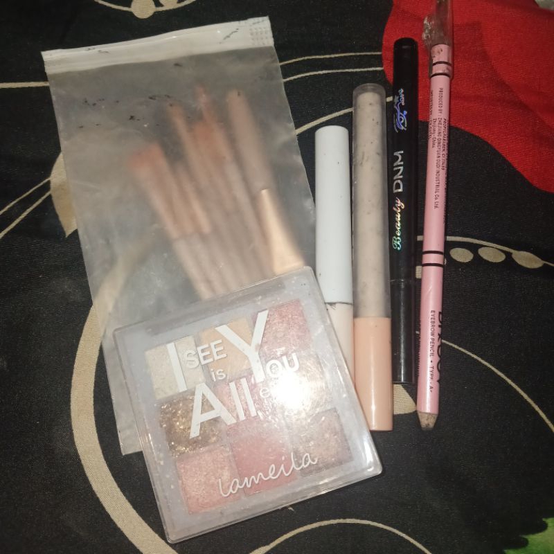 Jual PRELOVED SATU SET MAKEUP SIAP KIRIM | Shopee Indonesia