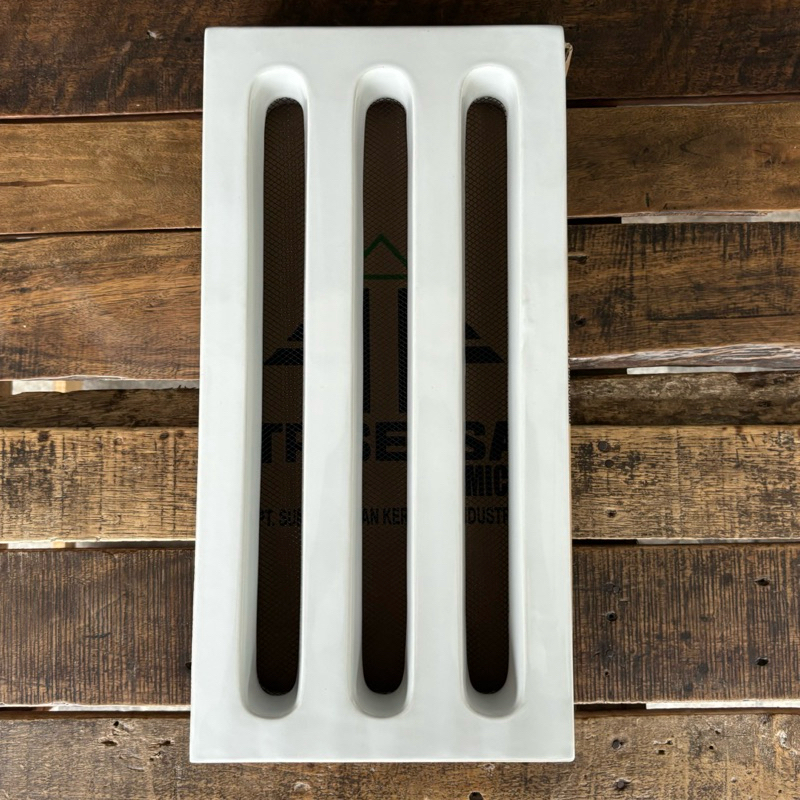 Jual Roster / Keramik Trisensa / Keramik Lubang Angin + Kawat Motif ...