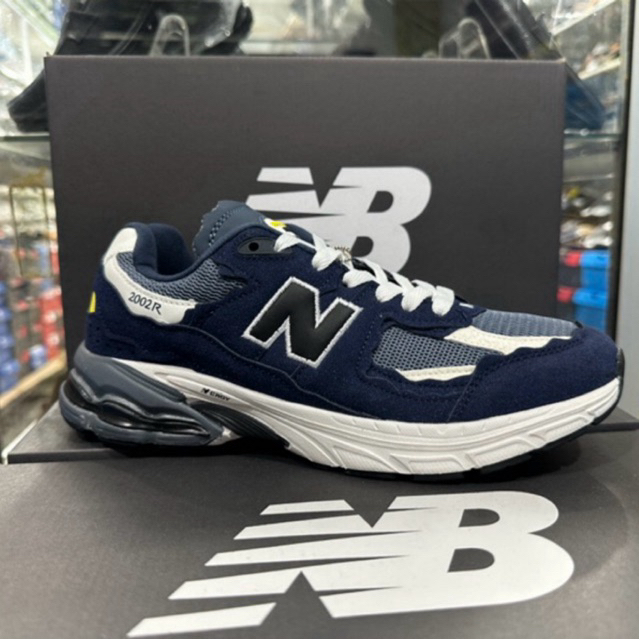 Jual Sepatu Olahraga Running NB” 2002R | Shopee Indonesia