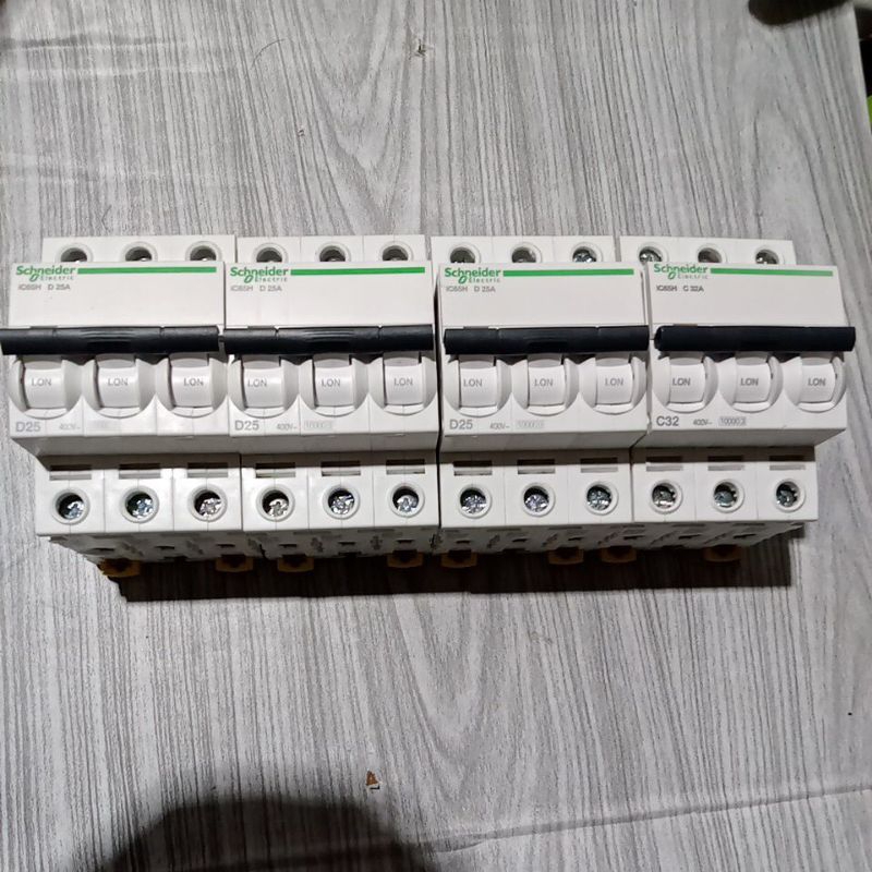Jual Mcb IC65H 3p D25A C32A Schneider original | Shopee Indonesia