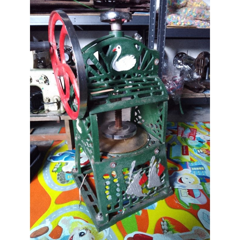 Jual Gilingan Serutan Es Second SWAN Batu kuno Jadul Manual | Shopee ...