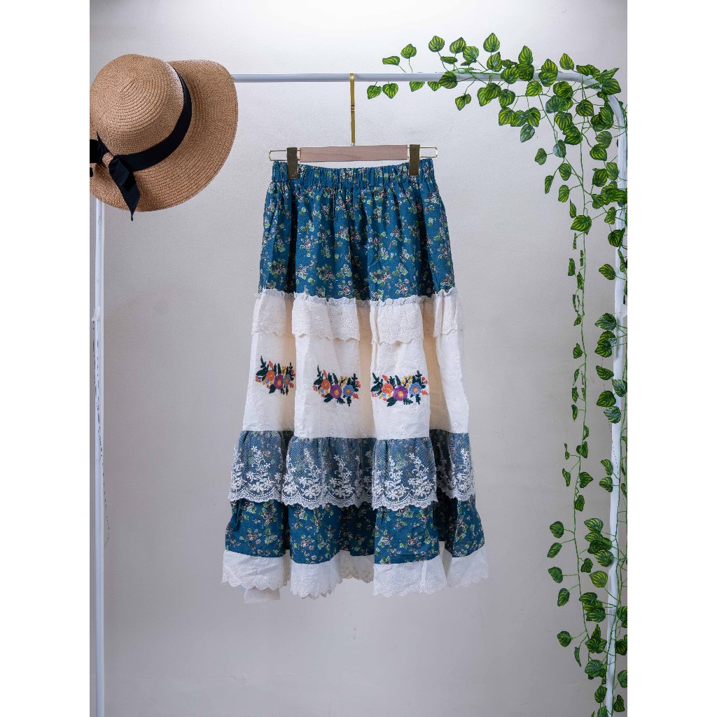 Jual Sacu Lucu Bawahan Wanita Rok panjang Krem Lace Motif Sulam Dan ...