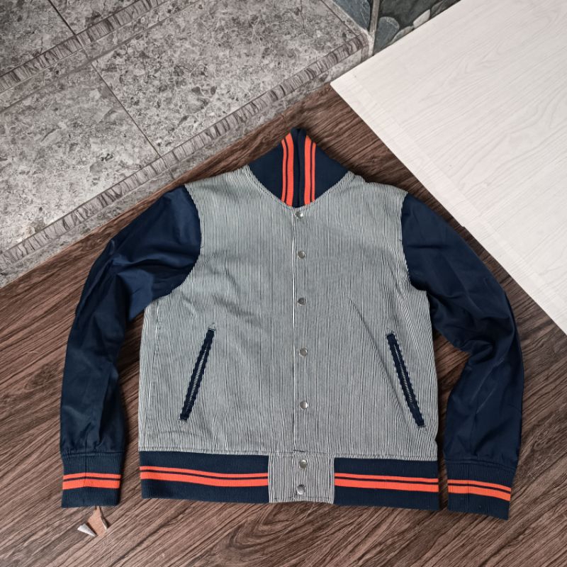 Jual varsity Gu uniqlo cakepp ( sz M perhatikan pxl) | Shopee Indonesia