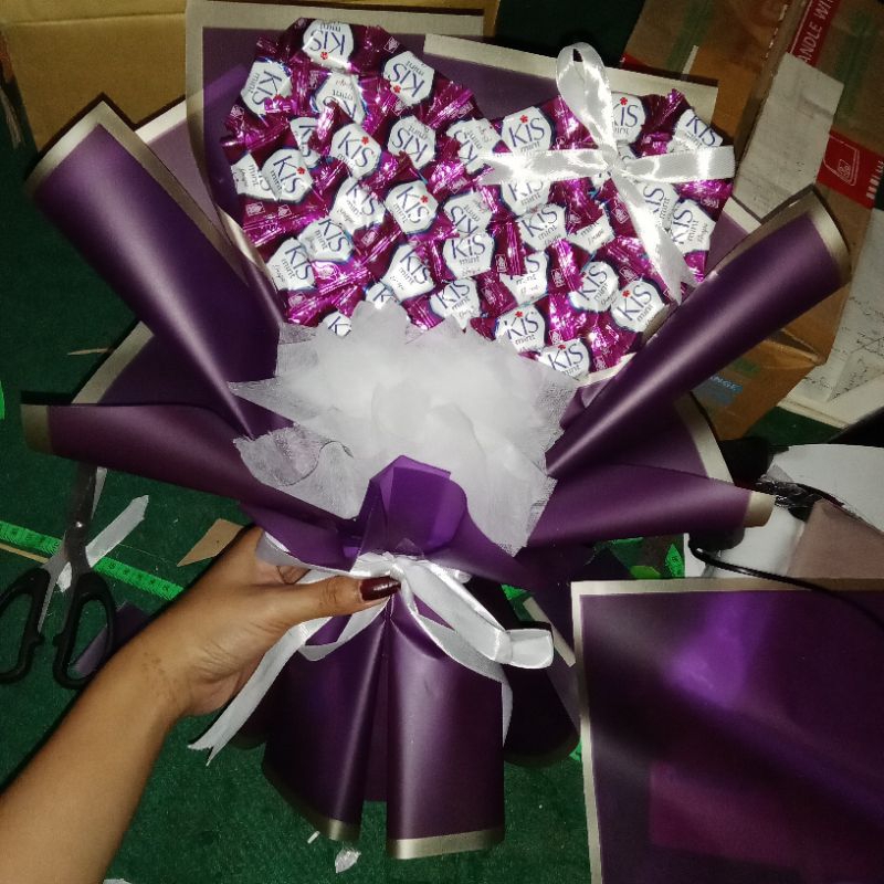 Jual Buket permen love kiss by ayu krisna | Shopee Indonesia