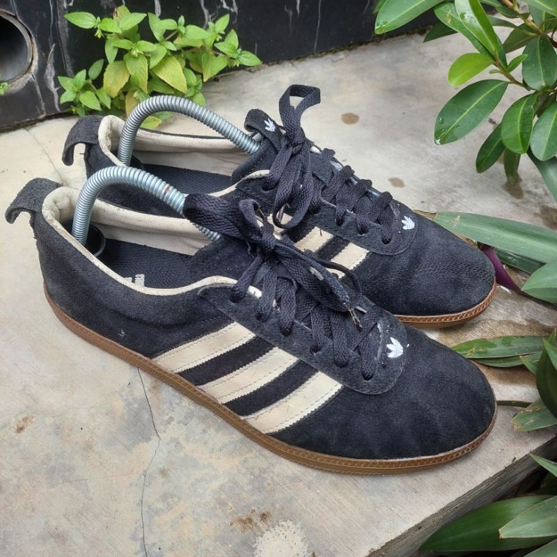 Jual sepatu sneakers second merk adidas size 42(26,5cm) | Shopee Indonesia