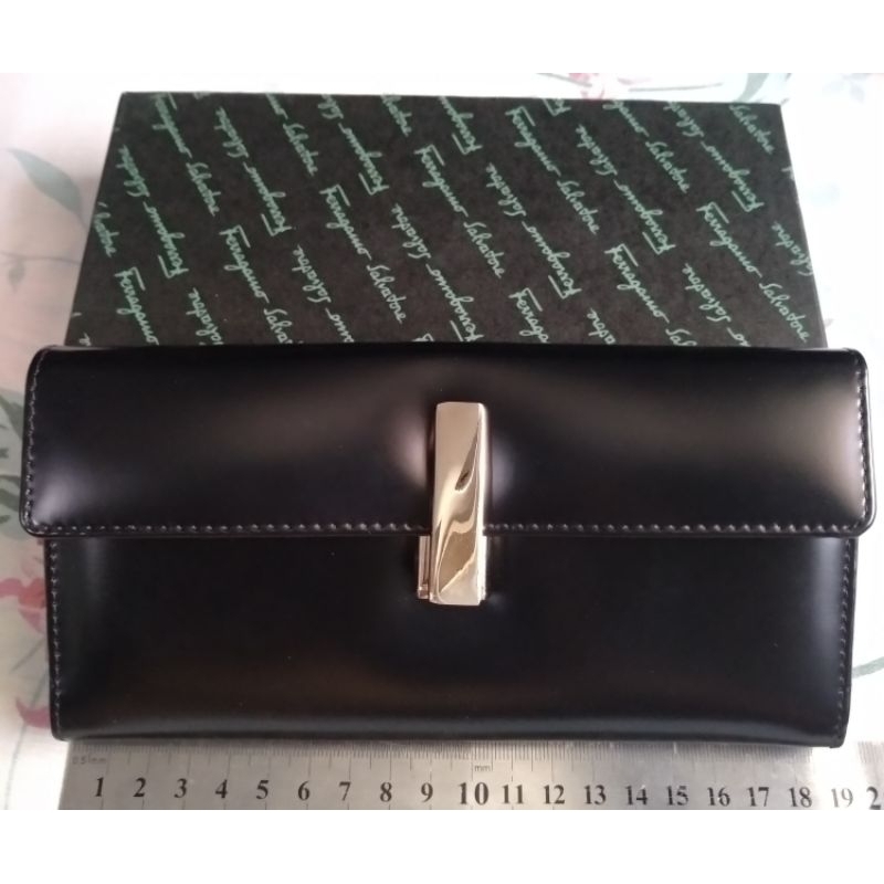 Jual Dompet lipat panjang merk Ferragamoo Salvatoree ( NOT ORIGINAL ...