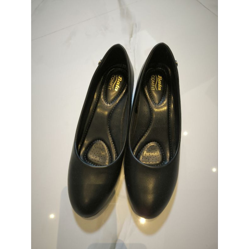 Jual Sepatu Bata uk 39,satu kali pakai,dari harga 400ribu | Shopee ...