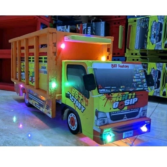 Jual MINIATUR TRUK OLENG BAHAN KAYU WARNA KUNING TRUK OLENG INDONESIA TRUK OLENG VIRAL | Shopee ...