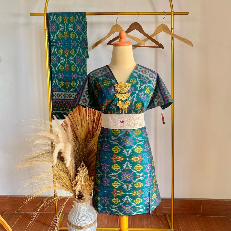 Jual KAIN TENUN ENDEK KHAS BALI MOTIF LUBENG HIJAU GRINGSING | Shopee ...