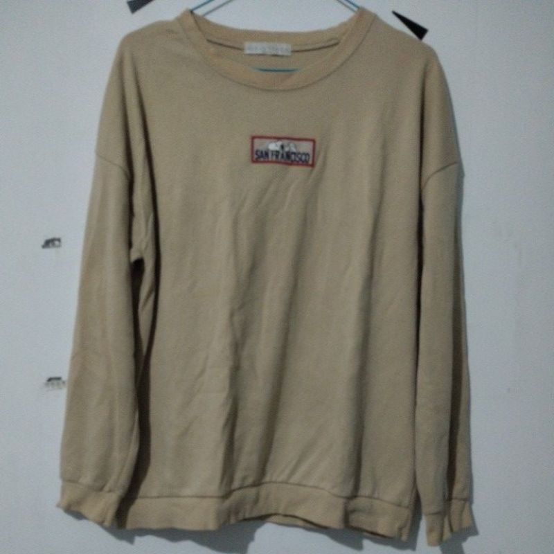 Jual preloved sweater cream san francisco snoopy black sugar oversize | Shopee Indonesia