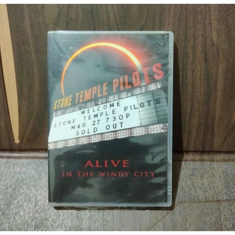 Jual DVD STINE TEMPLE PILOTS A LIVE IN THE WINDY CITY | Shopee Indonesia