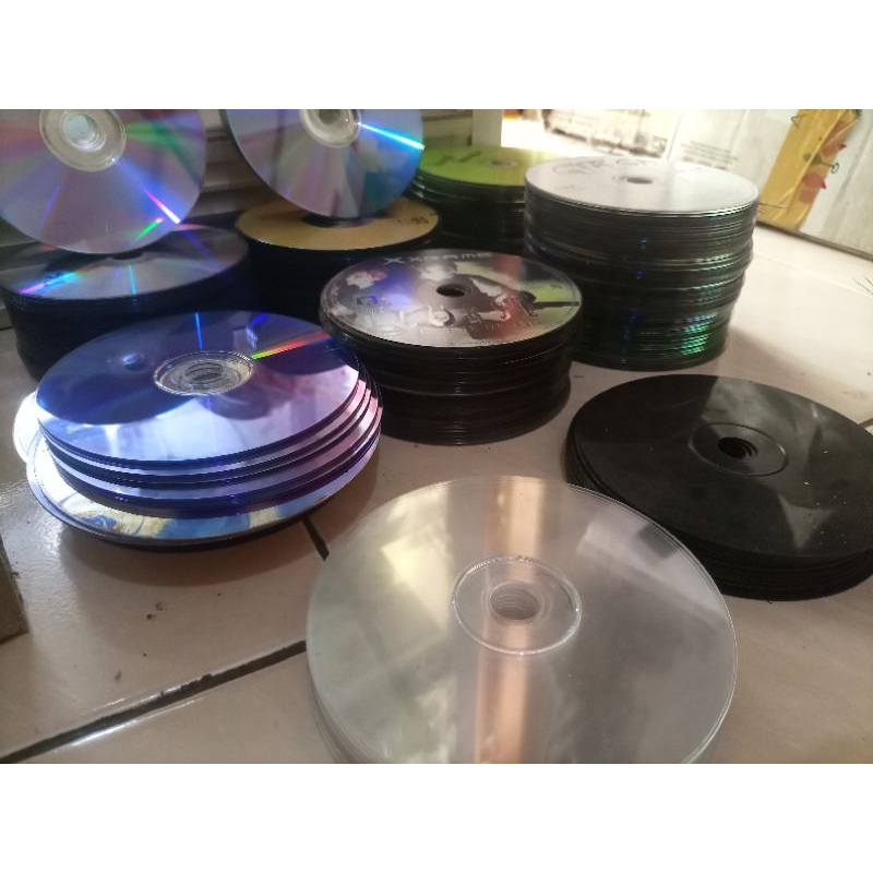 Jual Kepingan Kaset CD VCD DVD Bekas Buat Kerajian Hiasan dll | Shopee Indonesia