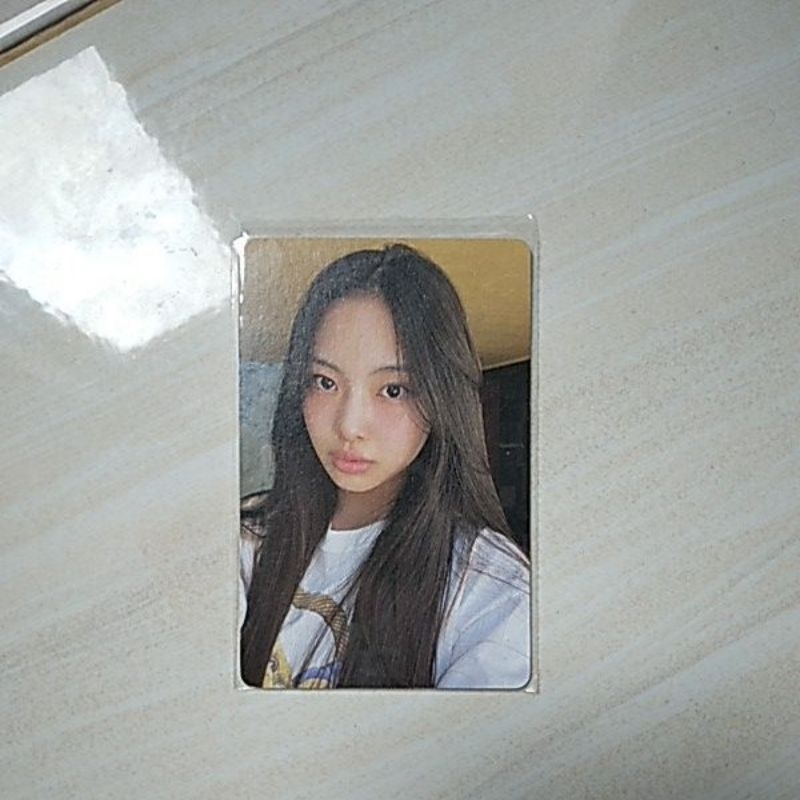 Jual PHOTOCARD OFFICIAL HYEIN NEWJEANS | Shopee Indonesia