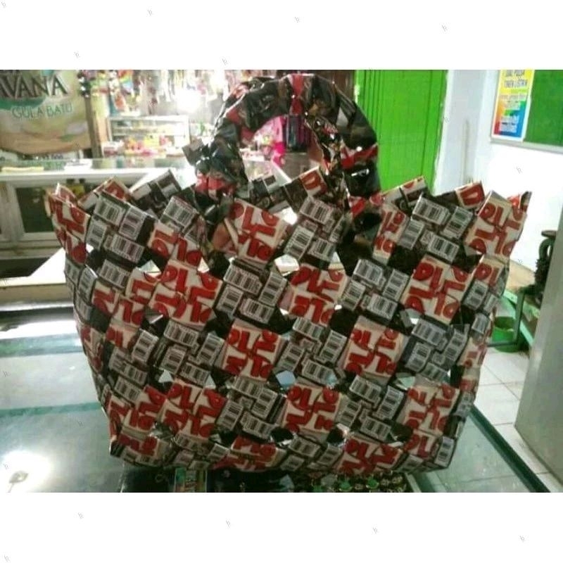 Jual (TERLARIS) Tas Hantaran / Tas Plastik / Tas dari bungkus kopi ...